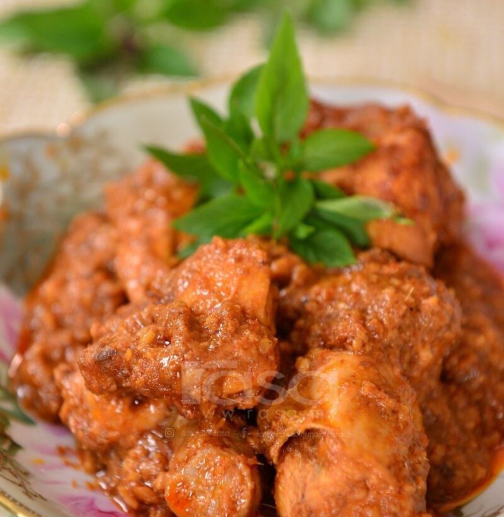 Ayam Berkuah Kacang dan Biskut Pecan Istimewa, Sajian Raya Serina ...