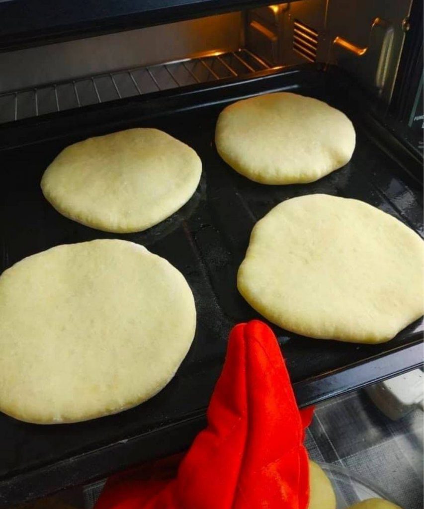 Koleksi Resipi Kek-Kek Raya Lama Yang Makin Dilupakan Generasi Muda.